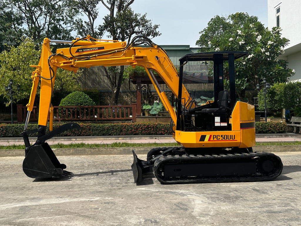 033.05 Komatsu PC50UU Mini Excavator S/N 1621 – The NGO Company